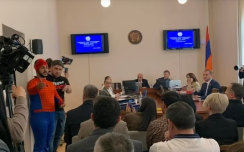 ԿԸՀ-ն արտահերթ նիստ է գումարել. օրակարգում քաղաքական ուժերի գրանցումն է